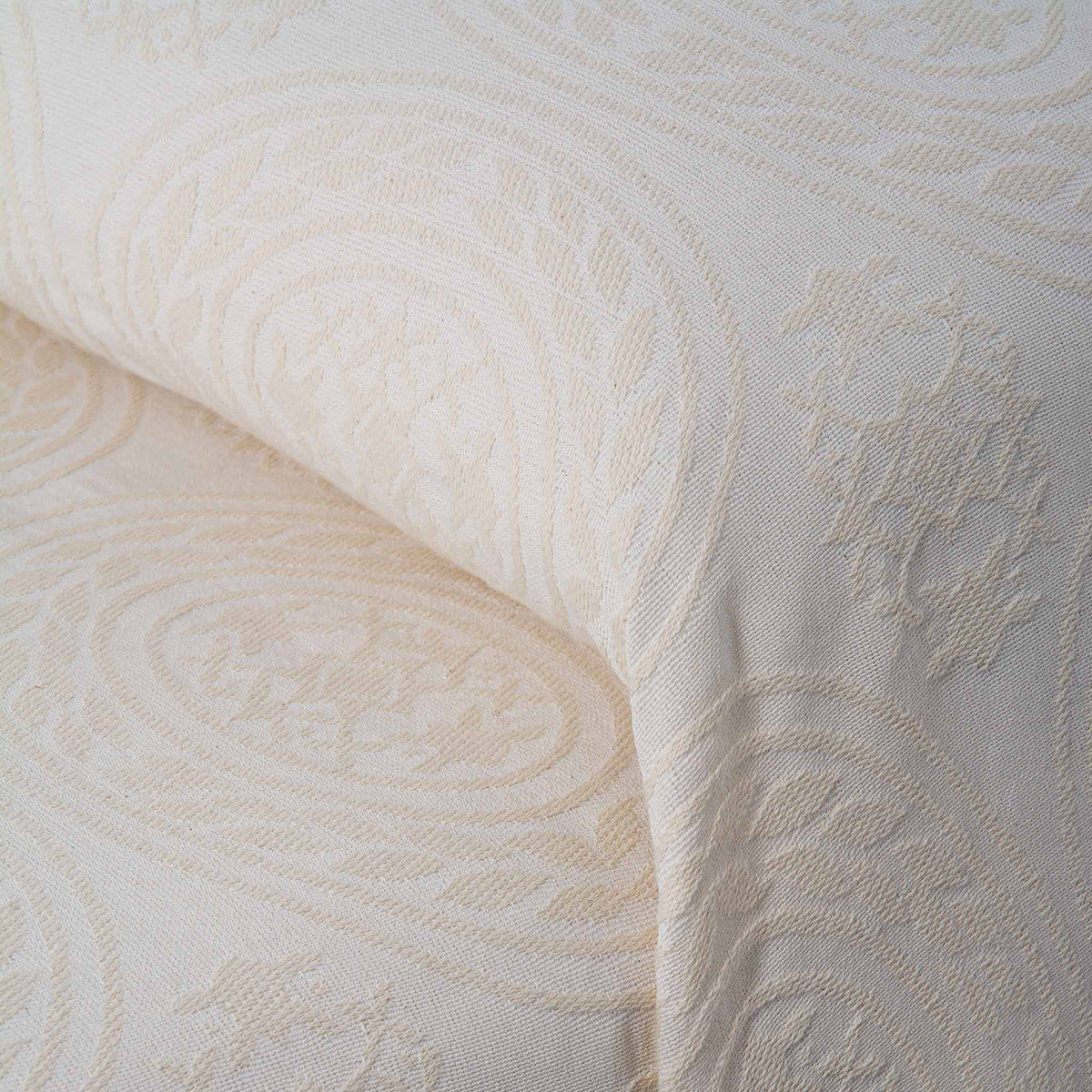 Medallion Jacquard Bedspread create a elegant look on any bed